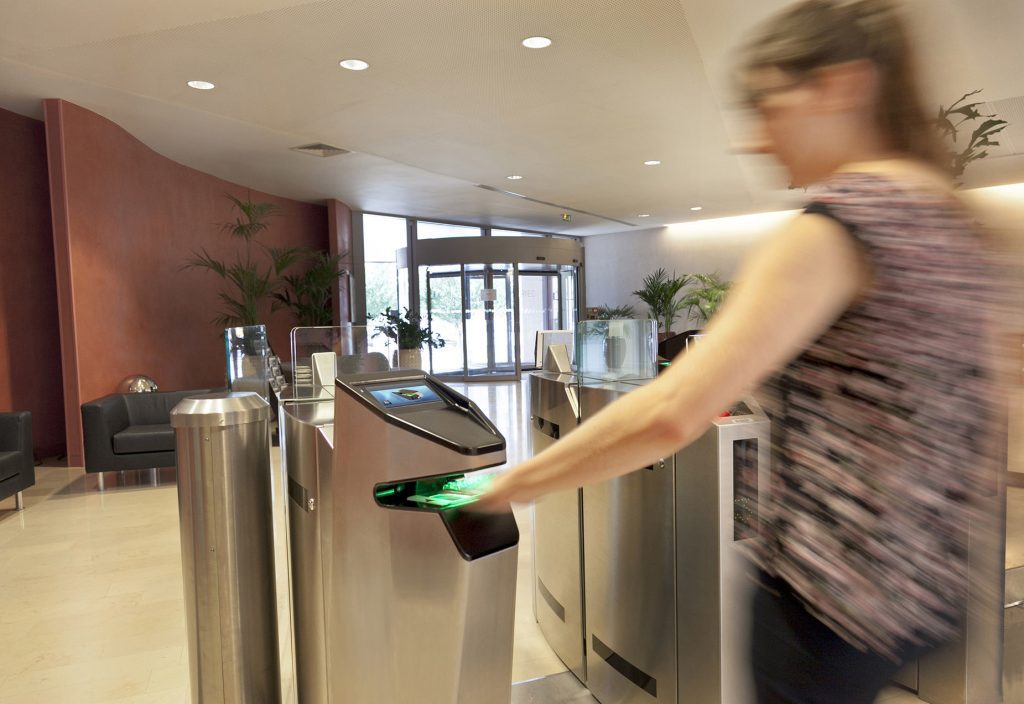 Idemia lança atualização de leitor biométrico com IA 85% mais veloz ...