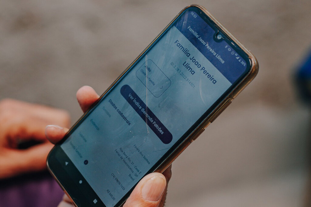 Gerando Falcões usa app para ajudar famílias em favelas